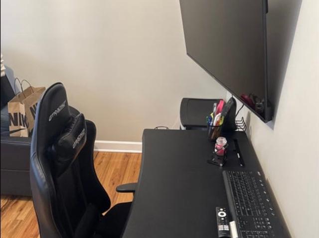 One bedroom for rent private bathroom