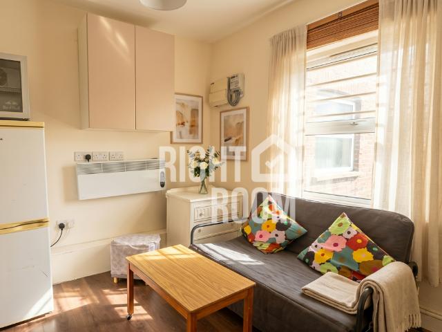 One Bedroom Flat, Elmstead Road, IG3 8AY