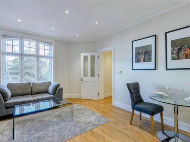 ONE BEDROOM FLAT HAMMERSMITH