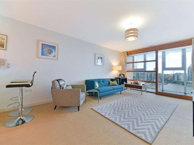 One bedroom flat located in this popular riverside development, Falcon Wharf