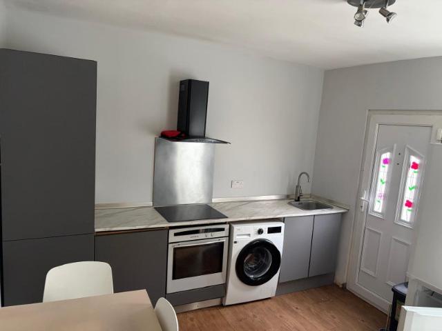 One bedroom flat to rent close to Edmonton Green