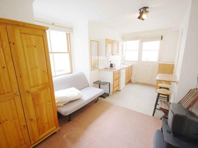 One Bedroom Flat to rent in LONDON