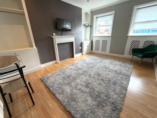 One Bedroom Flat to Rent in W1H