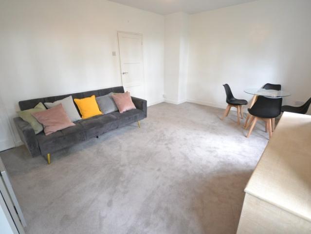 One Bedroom Flat Zone 2 W12 Great Location !
