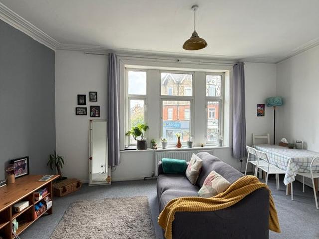 One bedroom flat 2 mins walk to station/Southfield