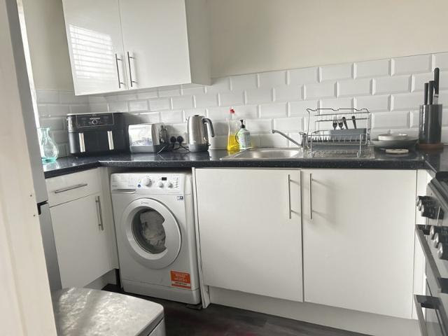 One bedroom furnished flat South Woodford