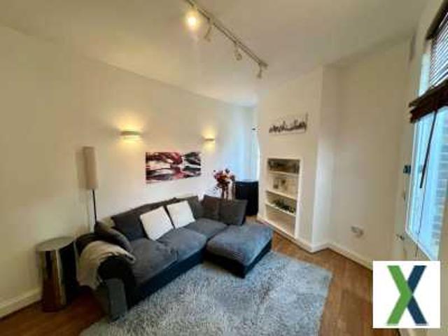 One Bedroom Garden Flat in Stile Hall Gardens, Chiswick, W4 3BU ALL UTILITY BILLS INC