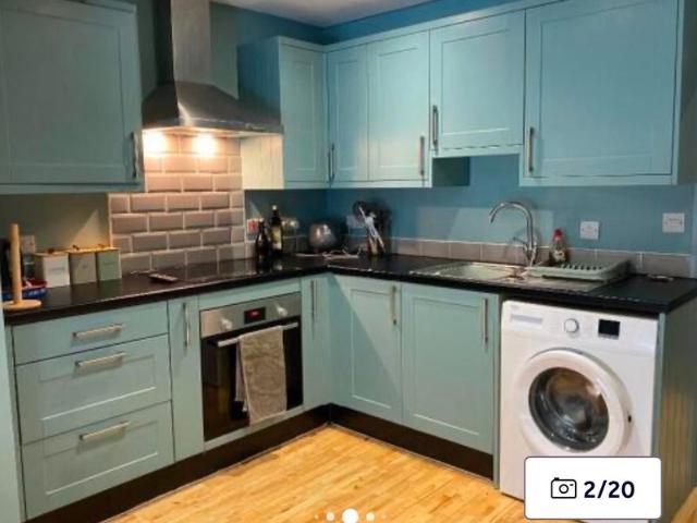 One bedroom garden flat next to Victoria Park