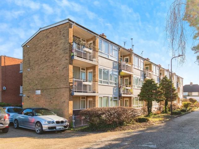 One Bedroom Ground Floor Apartment to let in Harrow