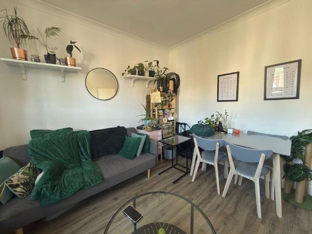 One bedroom Ground Floor Flat Close to Ilford Station £1550 pcm