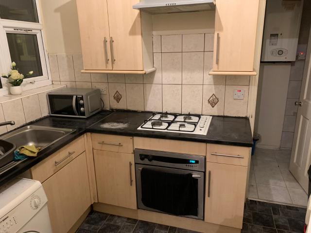 One bedroom Ground Floor Flat close to Seven king station £1550