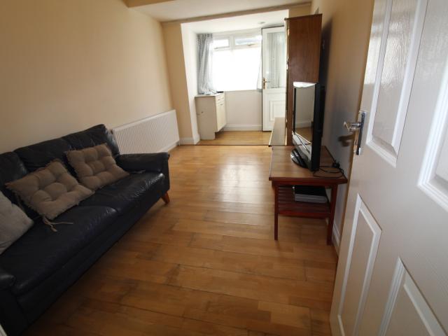One Bedroom Ground Floor Flat Inclusive All The Bills