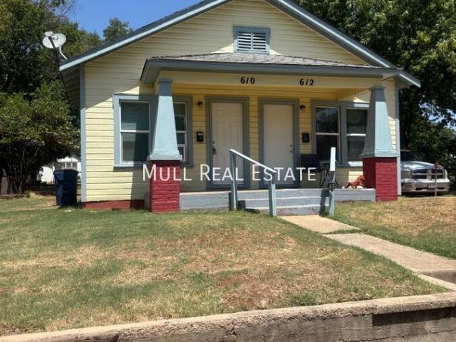 One bedroom half duplex in East Guthrie
