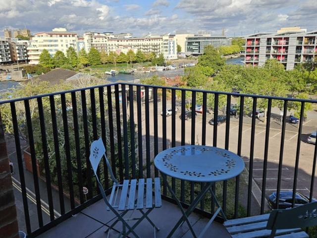 One bedroom Harbourside flat