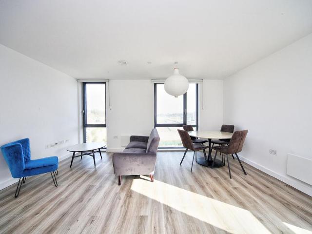 One Bedroom in Viva Court, Kimpton. 1 bed apartment to rent £1,325 pcm £306 pw