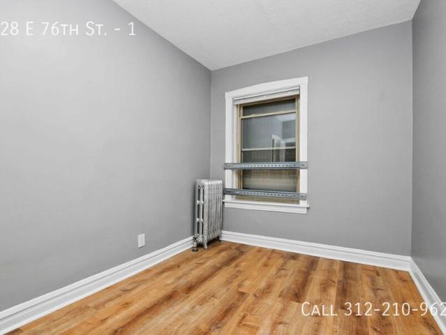 One Bedroom in Greater Grand Crossing