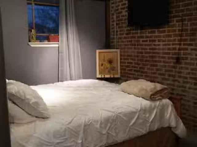 One Bedroom In Inner Loop