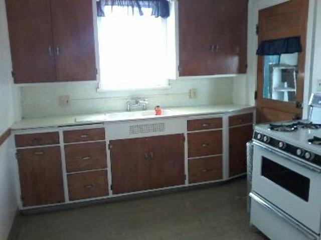 ONE BEDROOM LOWER APARTMENT_AVAILABLE NOW!