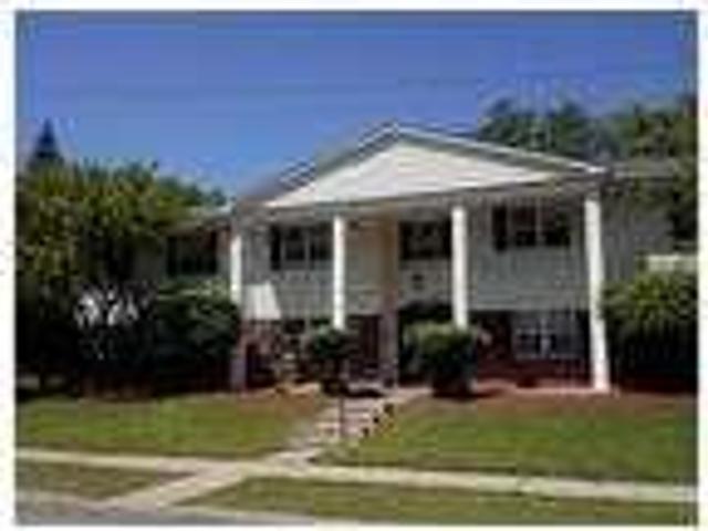 One bedroom, One bathroom apartment available for rent. $490/mo
