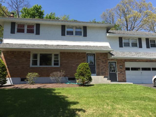 One Bedroom Second Floor In Guilderland Availabl
