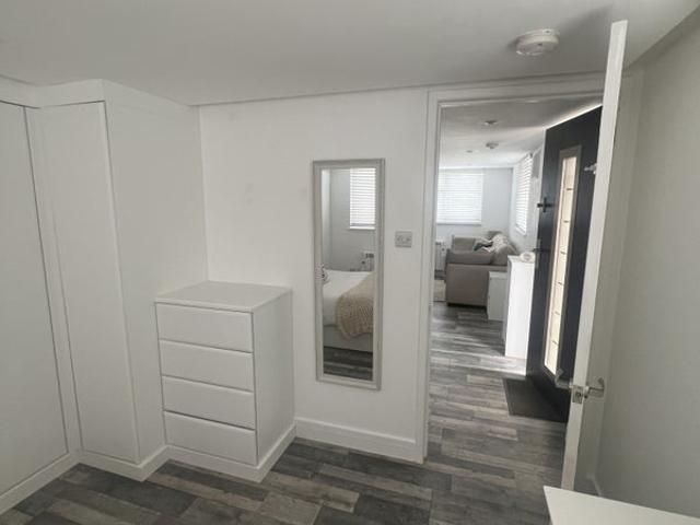 One bedroom spacious flat, all bills included