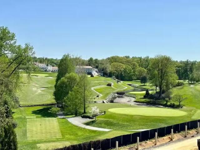 One Bedroom/One Bathroom, Rear Facing 1E Crescent at Chevy.