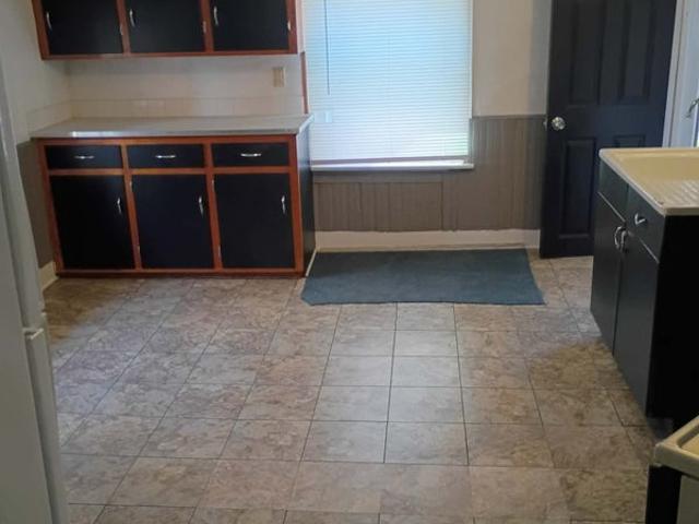 One BRnd floorwest sidevery clean