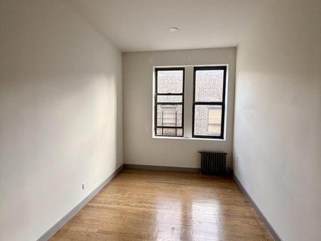 ONE GREAT ROOM 5BR/2BA W&D NOW