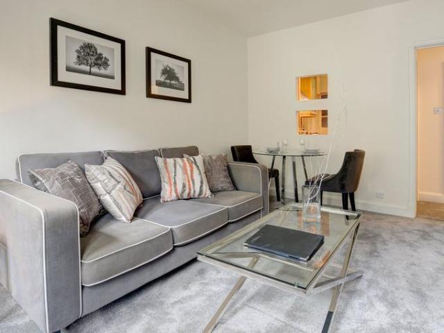 One double bedroom apartment, located in the heart of Chelsea