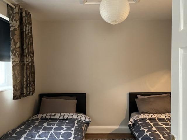 One double bedroom OR 2 single bed studio