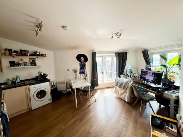 One double bedroom, top floor apartment with panoramic views over the city