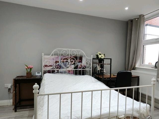 One ensuit Bedroom to Let bills included