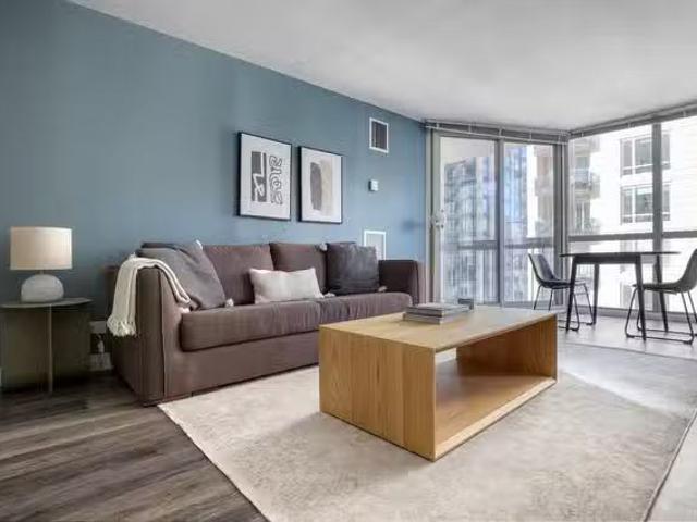 One East Delaware, 1 E Delaware Pl, Gold Coast 1 Bedroom 1.