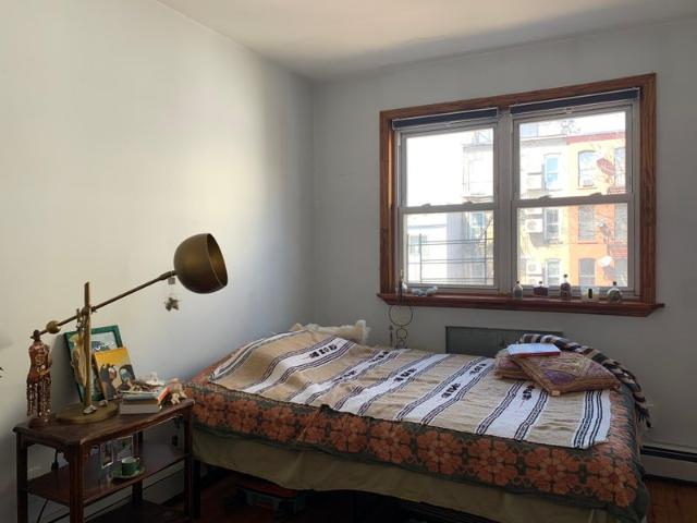 One Furnished bedroom in 3B/1Bath Cozy apartment