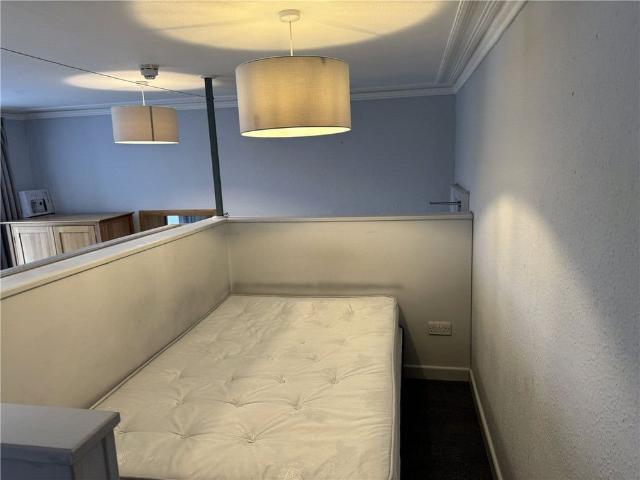 One of 8 studio rooms, in a central location with its own kitchen but shared facilities of two bathrooms and 3 W.C's with the other 7 studio rooms