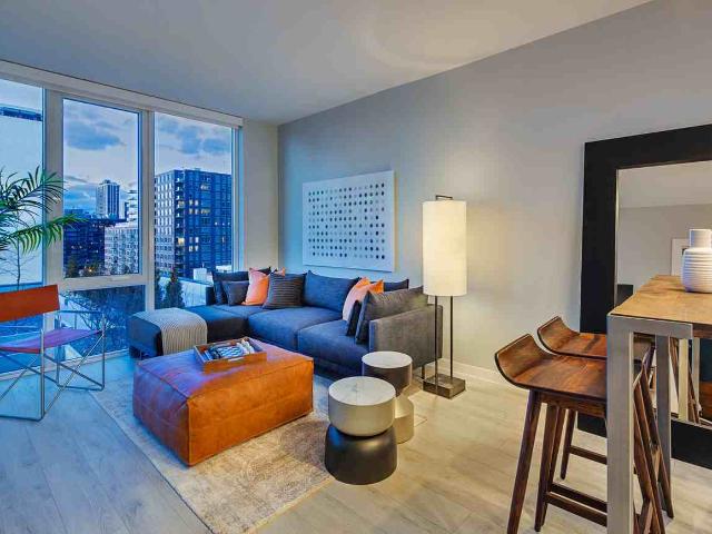 ONE Old Town Park Studio Apartment for Rent at 1140 N Wells St, Chicago, IL 60610 Near North Side