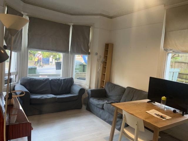 One or Two bedroom flat Short distance to station