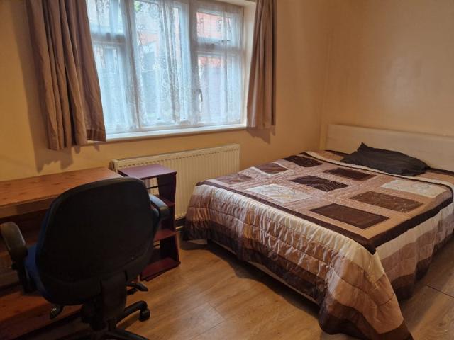 One L Double Room Available for Rent