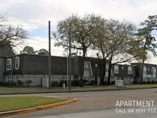 one month free apartment in Northeast Houston