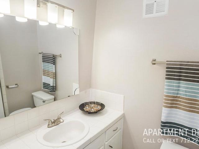 one month free! home style Westside apartment