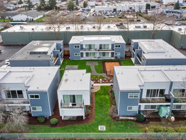 ONE MONTH FREE! Ironwood Greens | Studio, 1 & 2 Bedroom Apartments