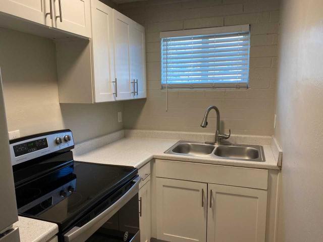 One Month Free! Modern, Single 1 Bedroom Apartment for Rent at 2420 W Glenrosa Ave, Phoenix, AZ 85015