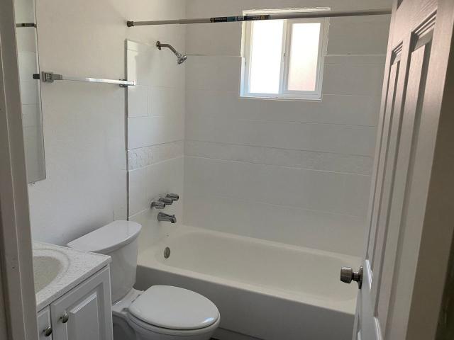 One Month Free! Modern, Single 2 Bedroom Apartment for Rent at 2420 W Glenrosa Ave, Phoenix, AZ 85015