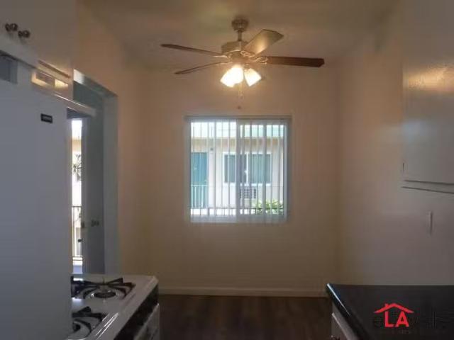 One Month Free Rent! A Lovely 1 Bedroom 1 Bath Glendale Apartm.
