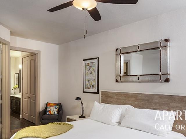 one month freeluxury apartments in Northside