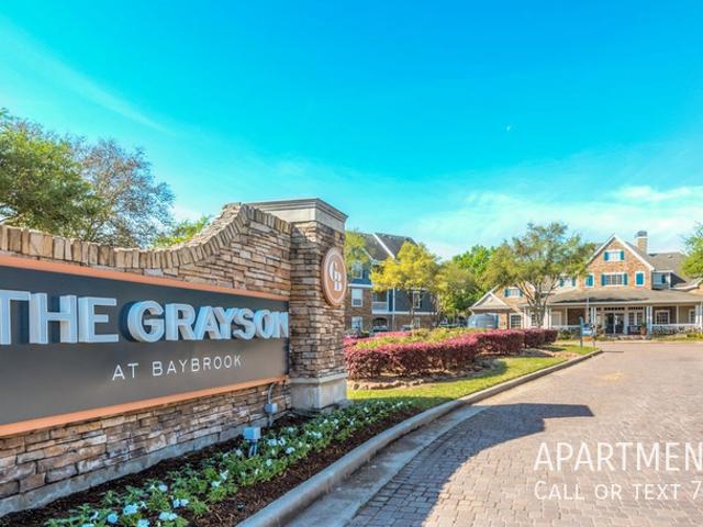 one month freeluxury apartments in Clear Lake City
