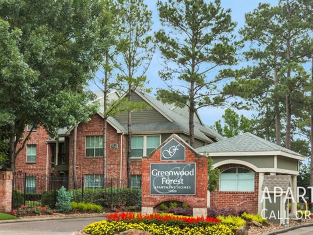 one month freepet friendly apartment in Greenwood Forest