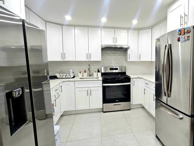 ONE SMALL ROOM FOR RENT IN ASTORIA! ONE SMALL ROOM