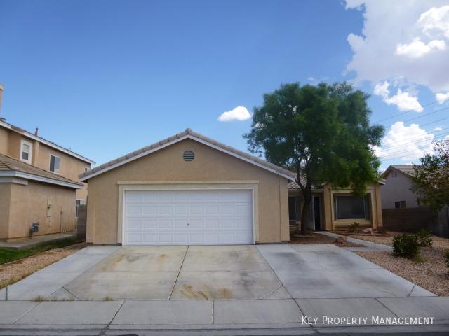 ONE STORY IN SILVERADO RANCH W/ 3 BEDROOMS!