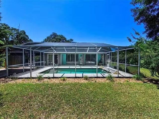 One Story, Single Family Residence Inverness, FL 1105 N Cha.